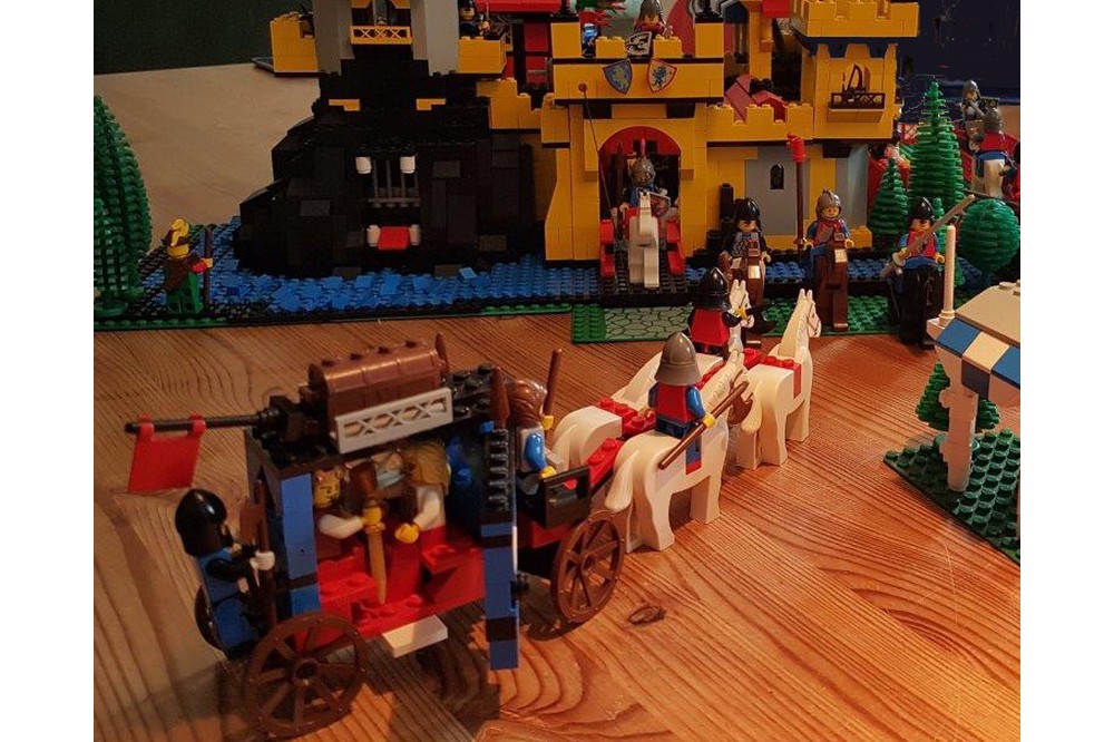 LEGO MOC Medieval Queen's Carriage by fidi70 | Rebrickable - Build with ...