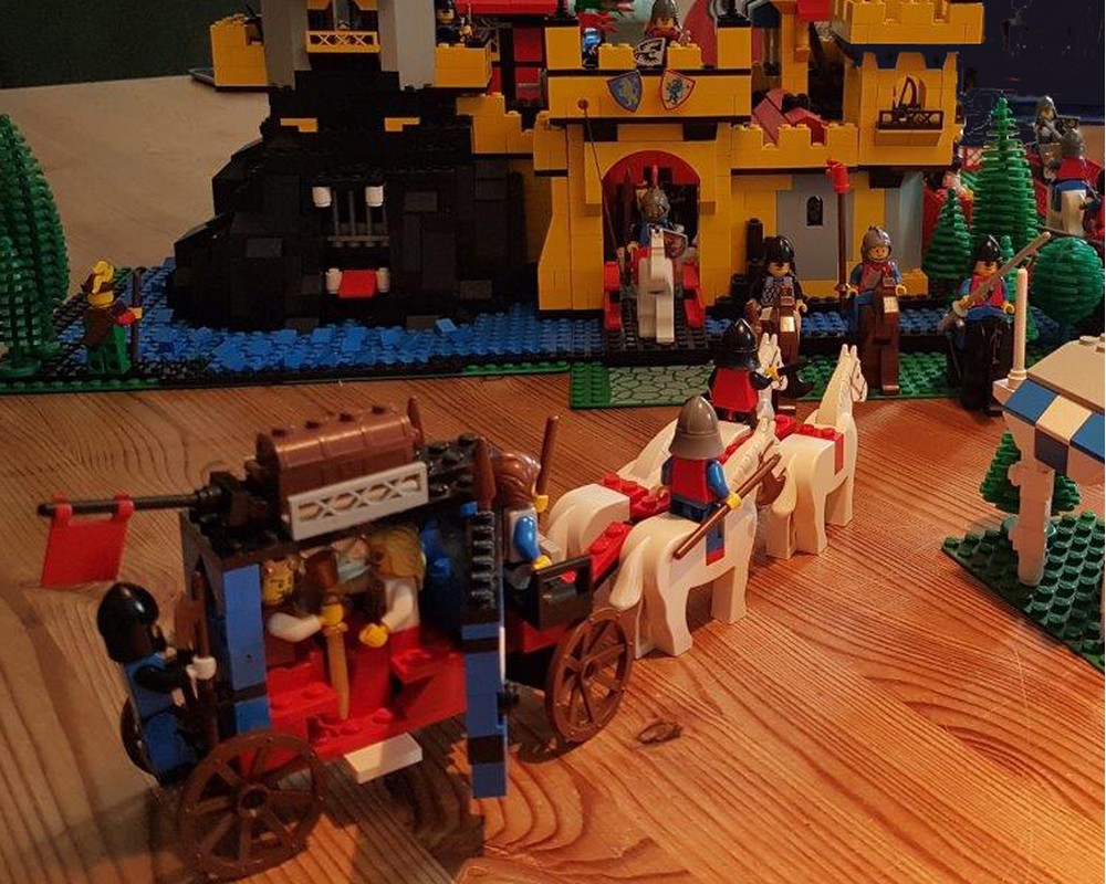 LEGO MOC Medieval Queen's Carriage by fidi70 | Rebrickable - Build with ...