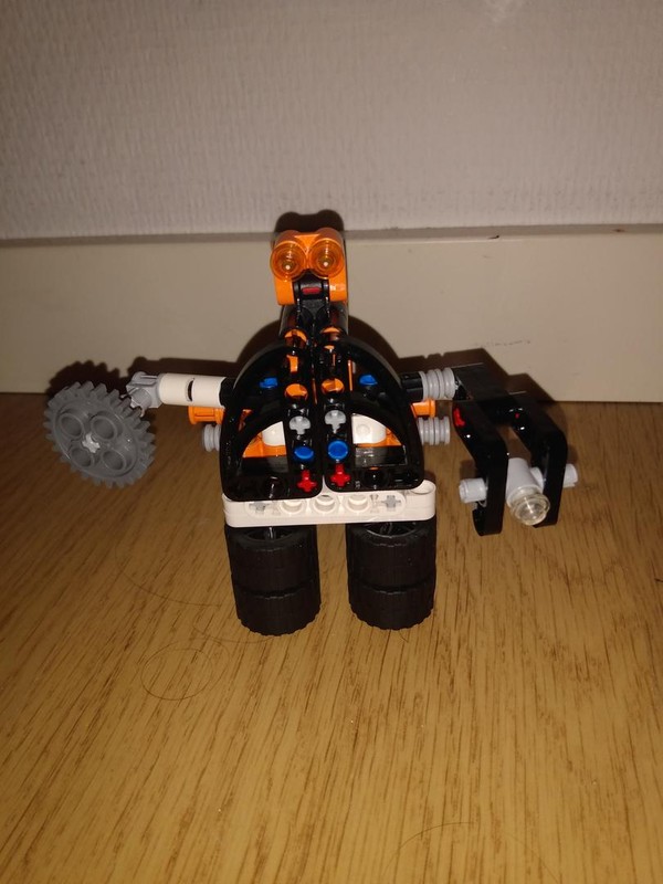 Lego Moc The Robot By Lucbulder Rebrickable Build With Lego