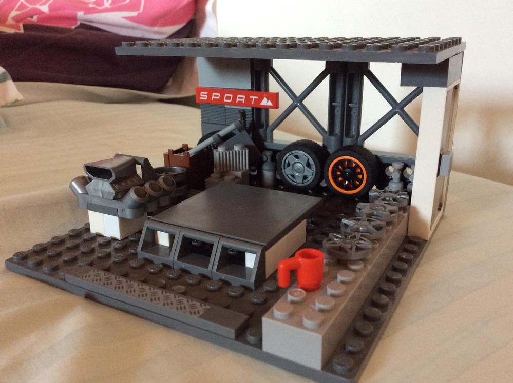 LEGO MOC small repair shop/pit stop by BEAR MOCS | Rebrickable - Build ...