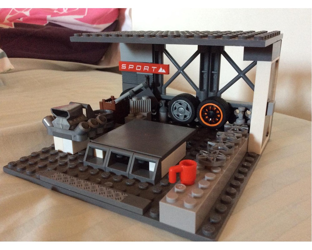 LEGO MOC small repair shop/pit stop by BEAR MOCS | Rebrickable - Build ...