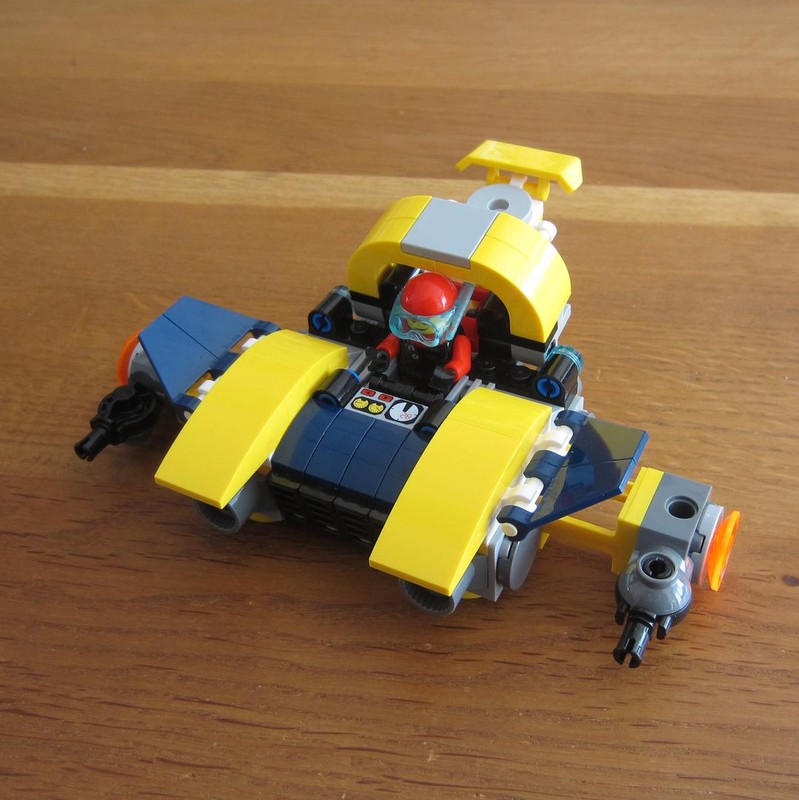 LEGO MOC 31090 Tidal wrecker by drosse | Rebrickable - Build with LEGO