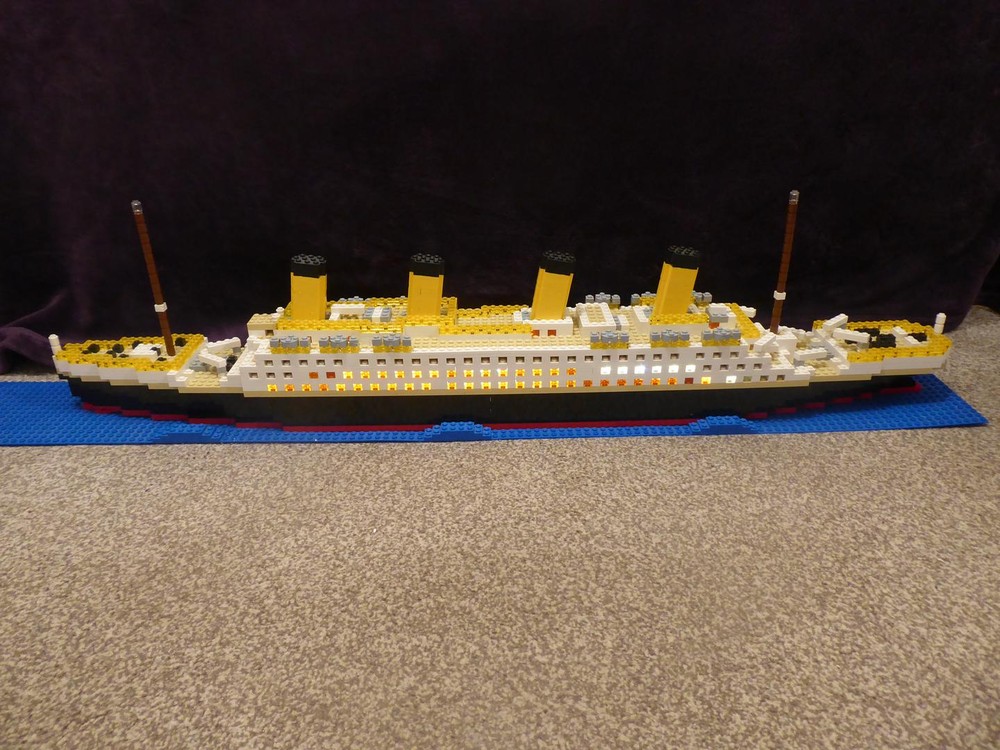 LEGO MOC RMS Titanic (based on the Nanoblock design) by jamiehall ...
