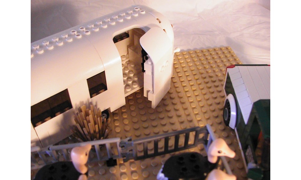 LEGO MOC AIRSTREAM Trailer by RTN_LNA | Rebrickable - Build with LEGO