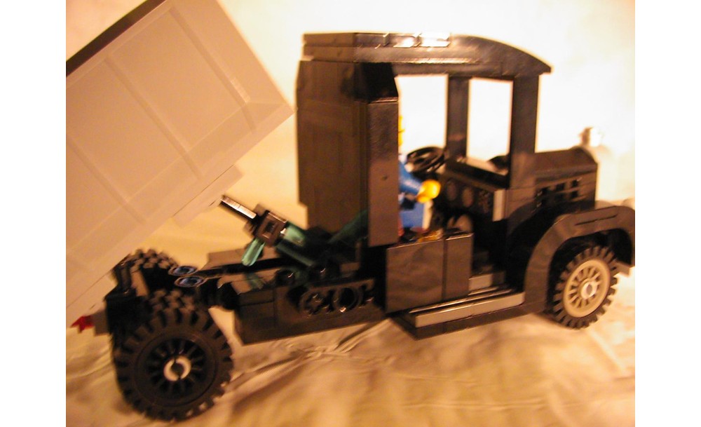 LEGO MOC Old Dump Truck by RTN_LNA | Rebrickable - Build with LEGO