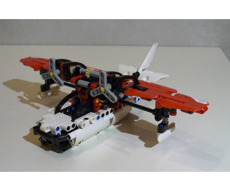 LEGO MOC 42092 PBY Catalina by Nequmodiva | Rebrickable - Build with LEGO