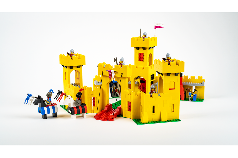 LEGO MOC Classic Yellow Castle - Enhanced Edition by Simon Lenz ...