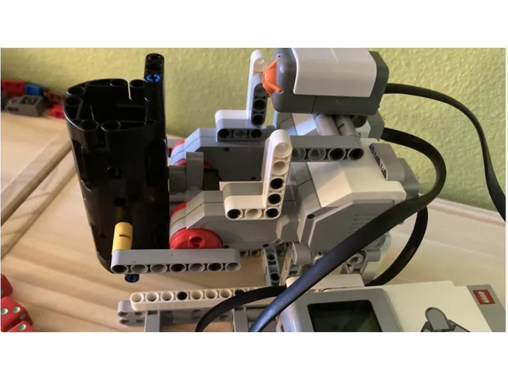 LEGO MOC EV3 Dice Roll3r by The Alvocado | Rebrickable - Build with LEGO
