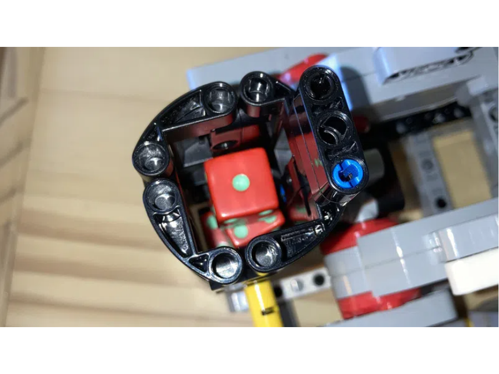LEGO MOC EV3 Dice Roll3r by The Alvocado | Rebrickable - Build with LEGO