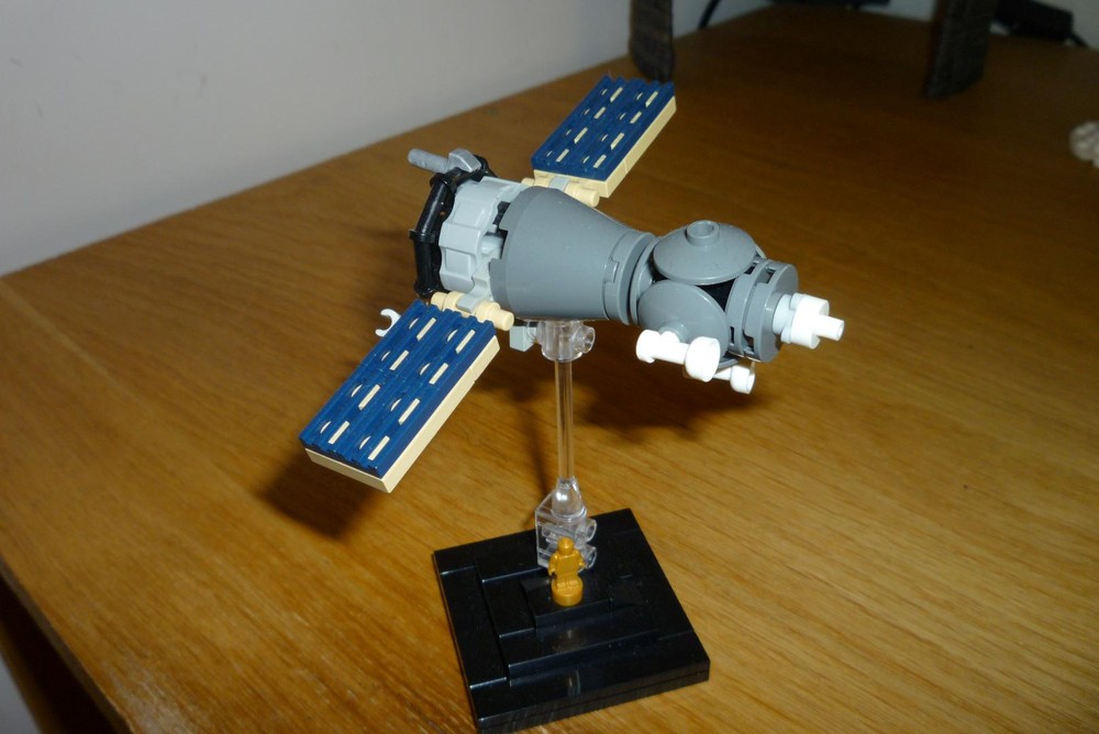 LEGO MOC Soyuz 1:110 by mitrovich | Rebrickable - Build with LEGO