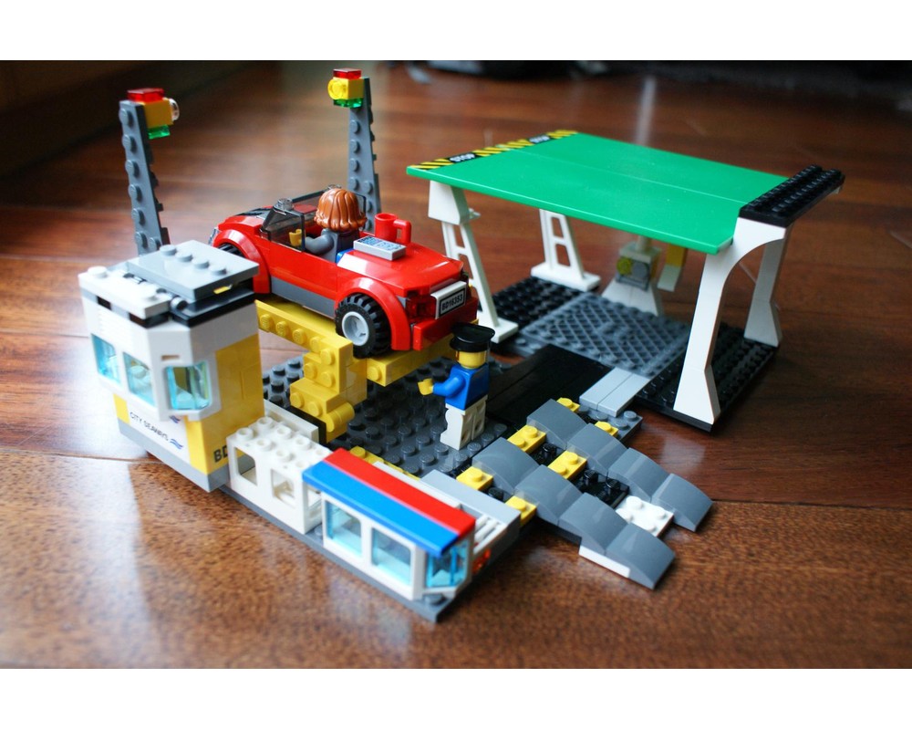 LEGO MOC Mechanic with petrol station by martencjusz | Rebrickable ...