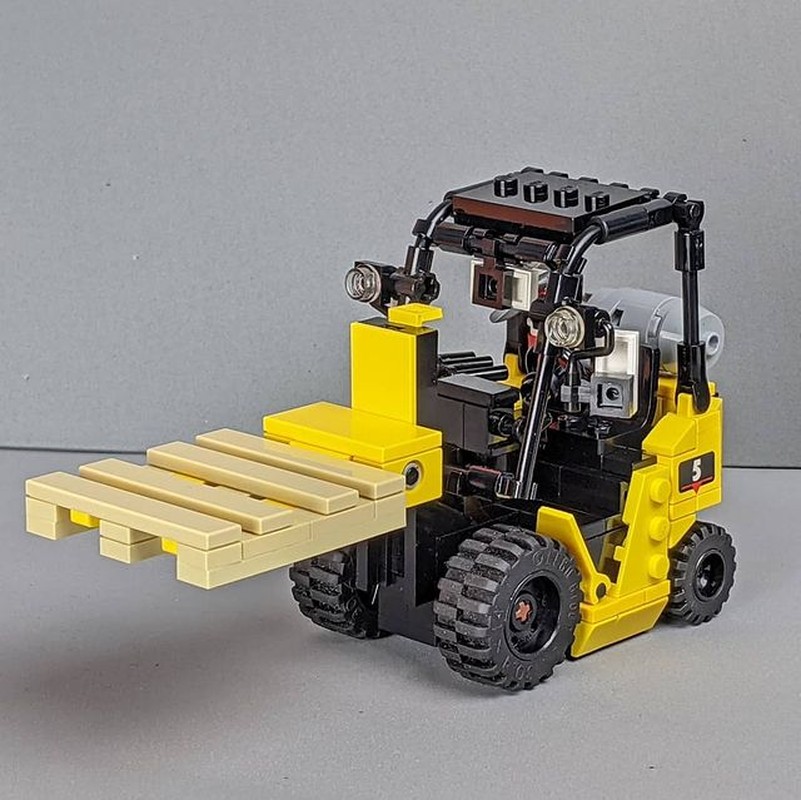 LEGO MOC CAT C5000 Forklift by stevethesquid | Rebrickable - Build with ...