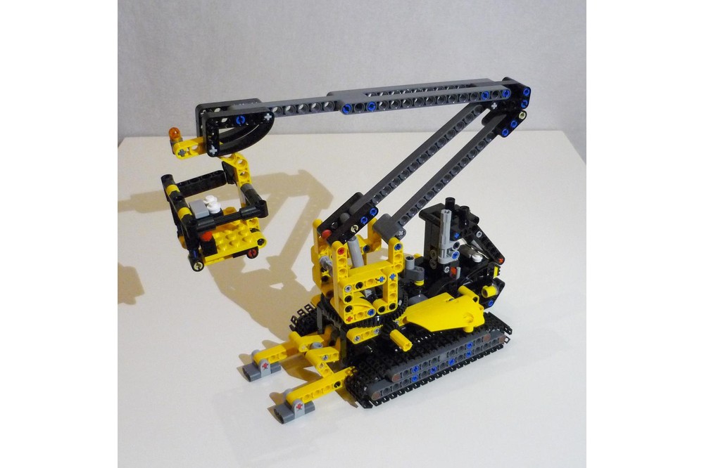 LEGO MOC 42121 Tracked Cherry Picker by Nequmodiva | Rebrickable ...