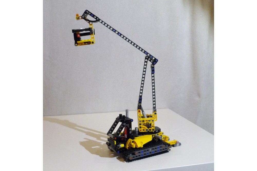 LEGO MOC 42121 Tracked Cherry Picker by Nequmodiva | Rebrickable ...