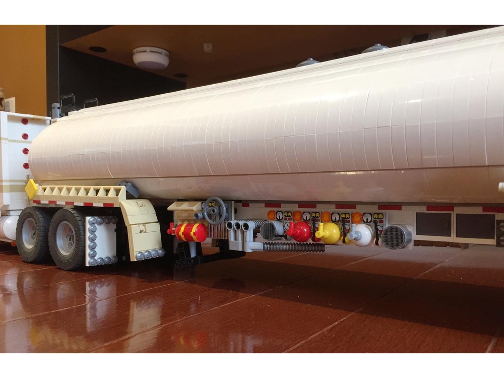 LEGO MOC 1:17 Fuel Trailer for Semi Truck by motomatt | Rebrickable ...