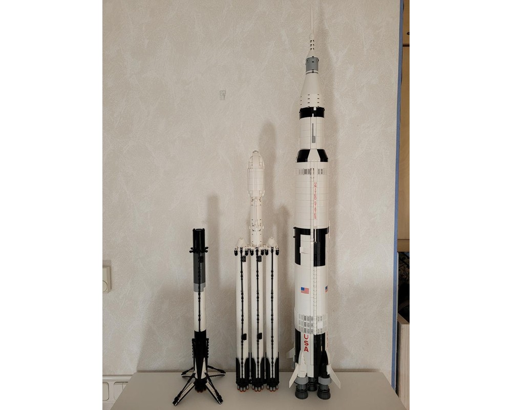 LEGO MOC SpaceX Falcon Heavy [Saturn V scale] by 0rig0 | Rebrickable ...