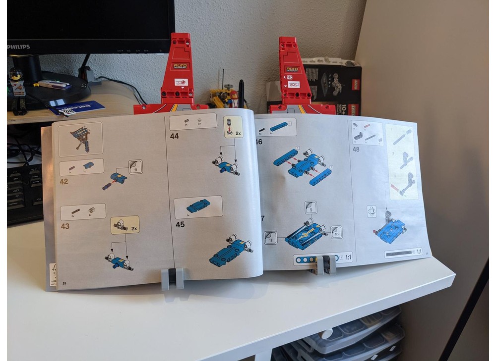 LEGO MOC Adjustable laptop/book stand by HighKing | Rebrickable - Build ...