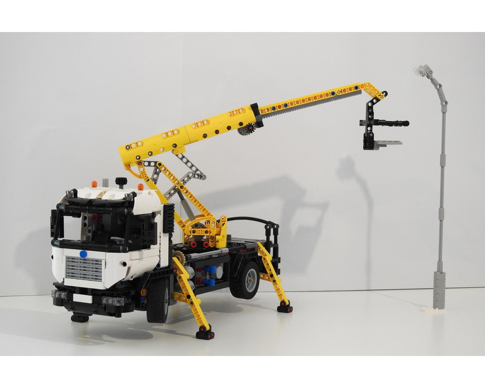 LEGO MOC Motorized Cherry Picker by Anto | Rebrickable - Build with LEGO