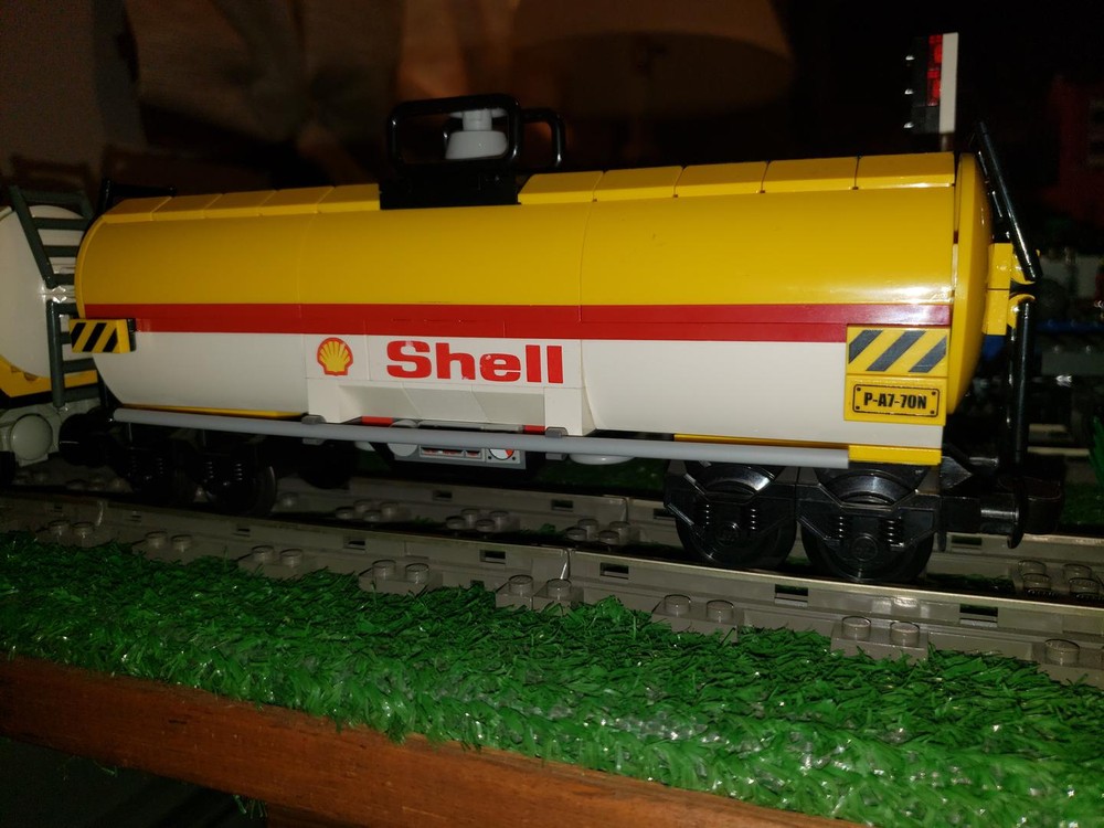 LEGO MOC Shell Tanker by Rocket Racer318 | Rebrickable - Build with LEGO