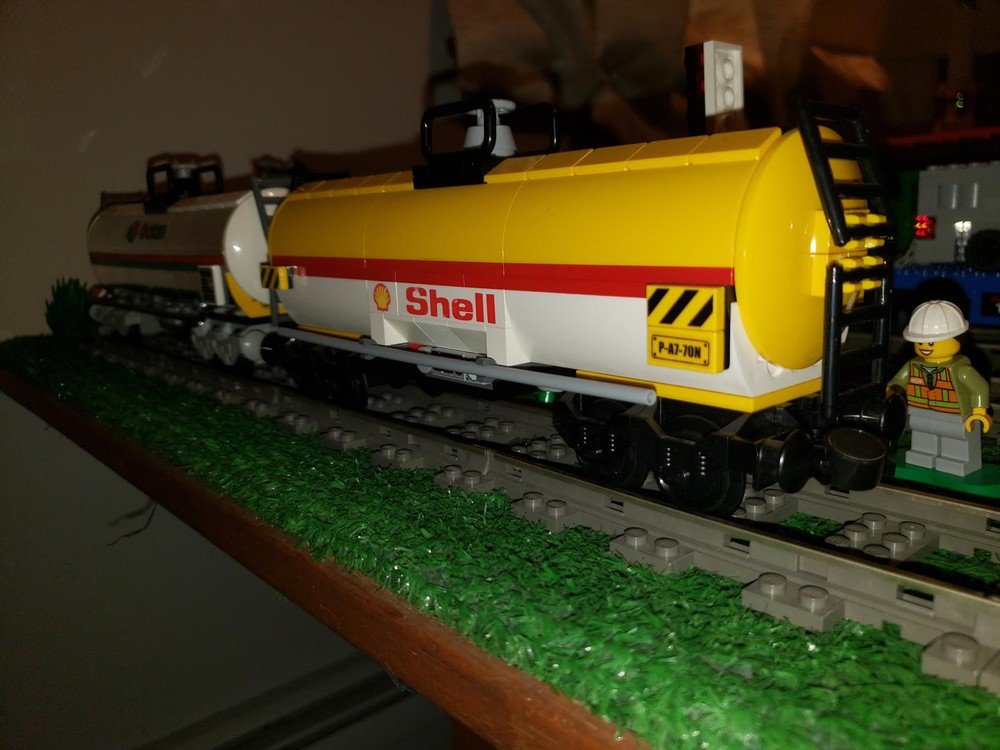 LEGO MOC Shell Tanker by Rocket Racer318 | Rebrickable - Build with LEGO