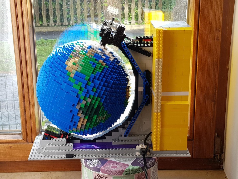 LEGO MOC Tilted stand for The Earth by sirjective1 | Rebrickable ...