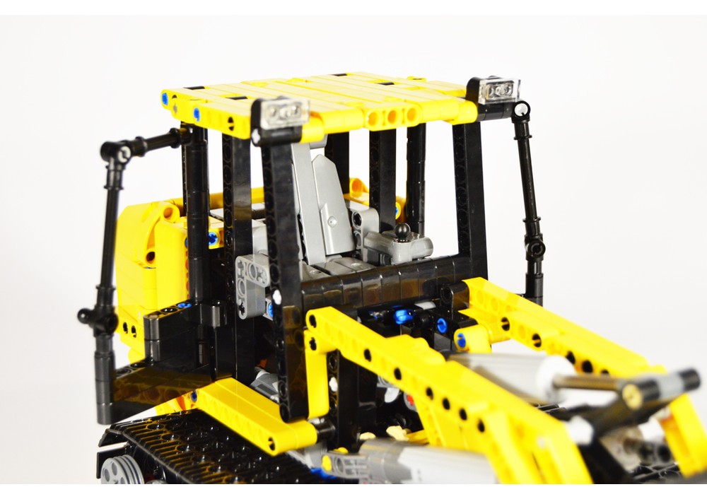 LEGO MOC Tracked Loader by Superkoala | Rebrickable - Build with LEGO