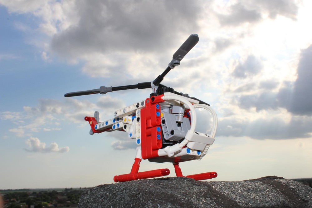 LEGO MOC Mini Helicopter with Button-Powered Propeller by LupascuVlad ...