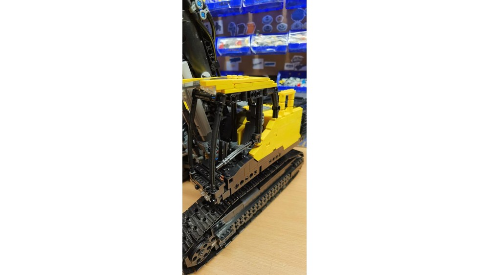 LEGO MOC volvo ec220e Excavator in 1:16 scale by lones_lego_creations ...