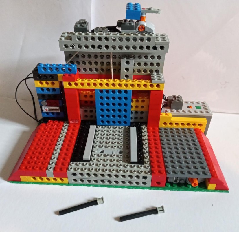 LEGO MOC Garage Lift Full by Jimboblimb | Rebrickable - Build with LEGO
