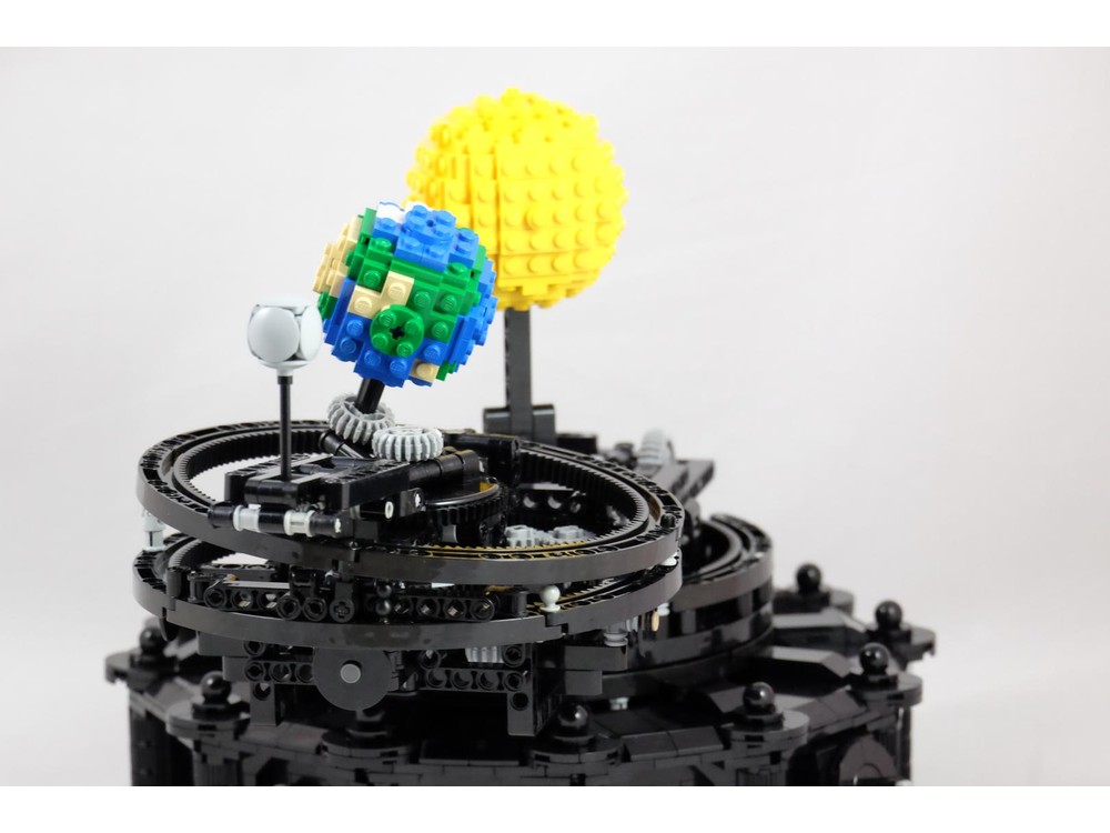 LEGO MOC Sun Earth Moon Orrery by marian | Rebrickable - Build with LEGO