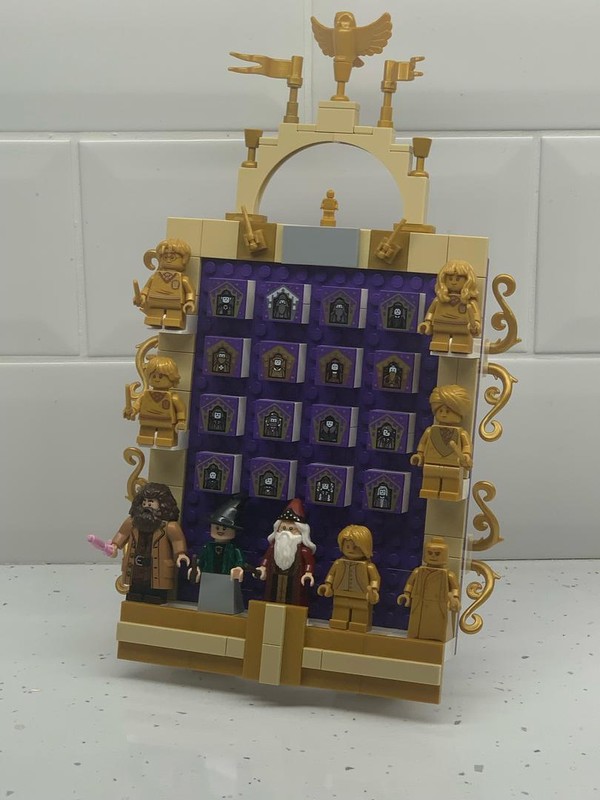LEGO MOC Chocolate Frog Card And Gold Minifig Extended By Lazzzzyx 