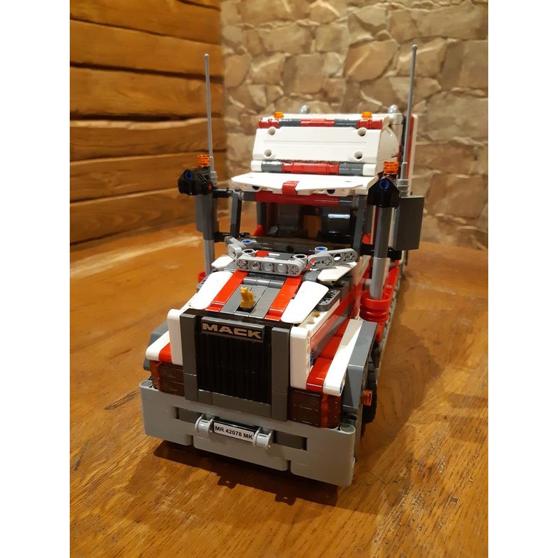 LEGO MOC Mack Titan by OldOlneyLego | Rebrickable - Build with LEGO