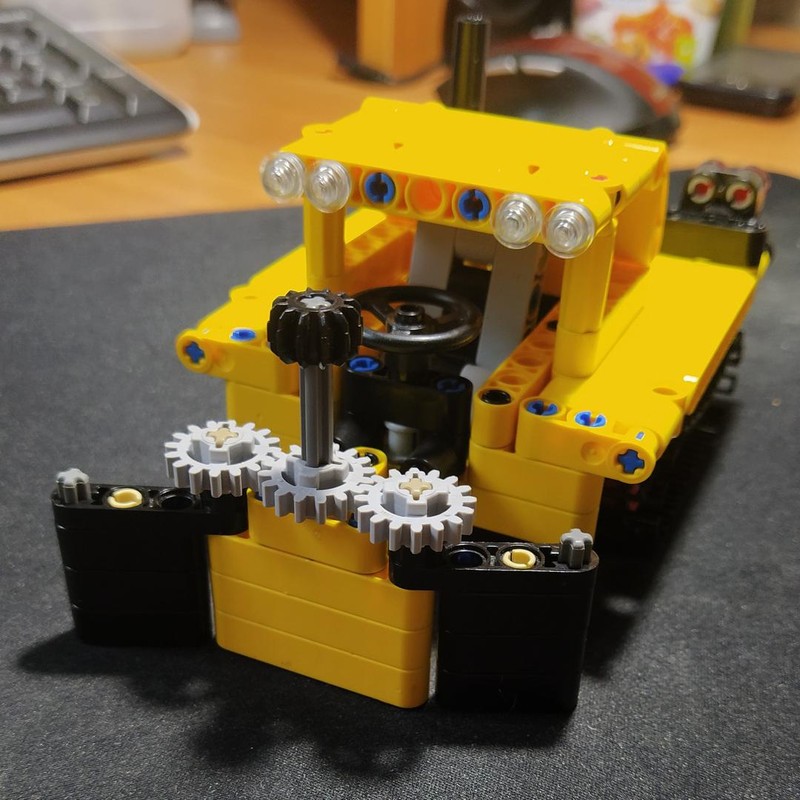 LEGO MOC Tracked Tractor by isuzu | Rebrickable - Build with LEGO