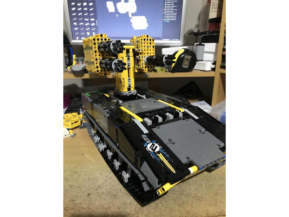 LEGO MOC Tracked Anti air Minigun RC by Smudge | Rebrickable - Build ...