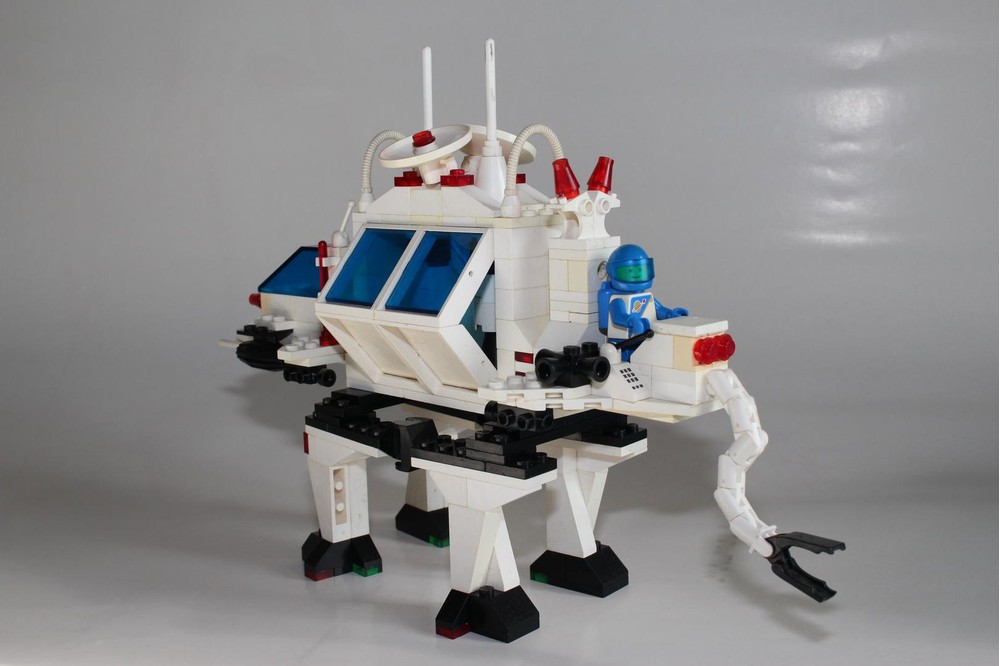 LEGO MOC Alien Moon Stalker (Futuron Style) by divinglog | Rebrickable ...