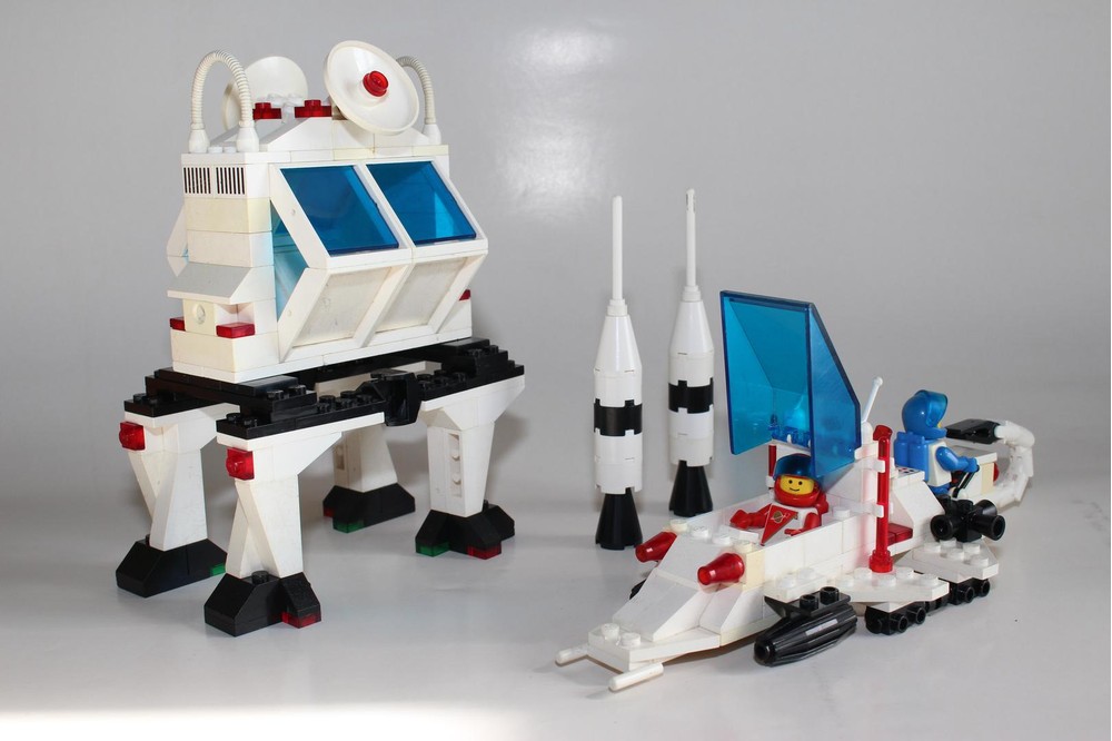 LEGO MOC Alien Moon Stalker (Futuron Style) by divinglog | Rebrickable ...