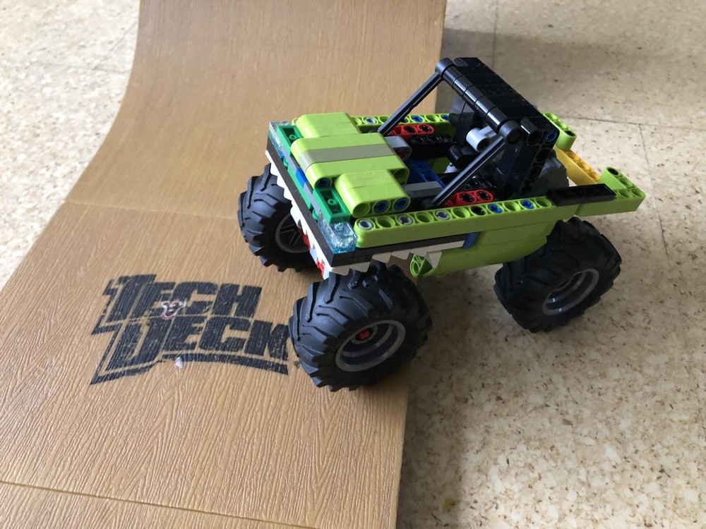 LEGO MOC Pull Back Swampthing Monster Truck by LT_Garage | Rebrickable ...