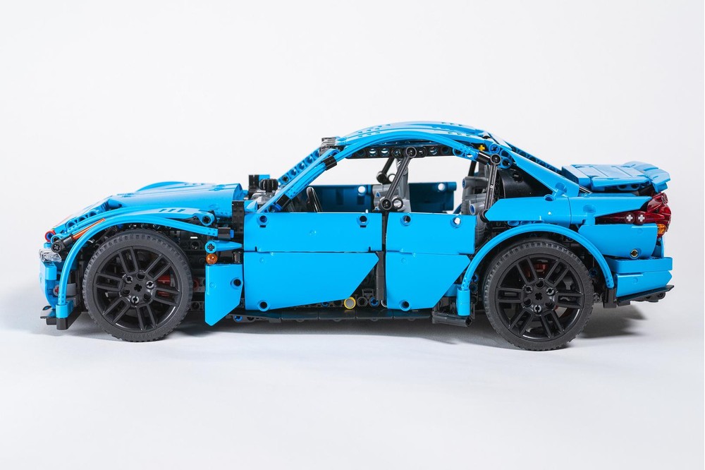 LEGO MOC Ionos Sedan RWD by thirdwigg | Rebrickable - Build with LEGO