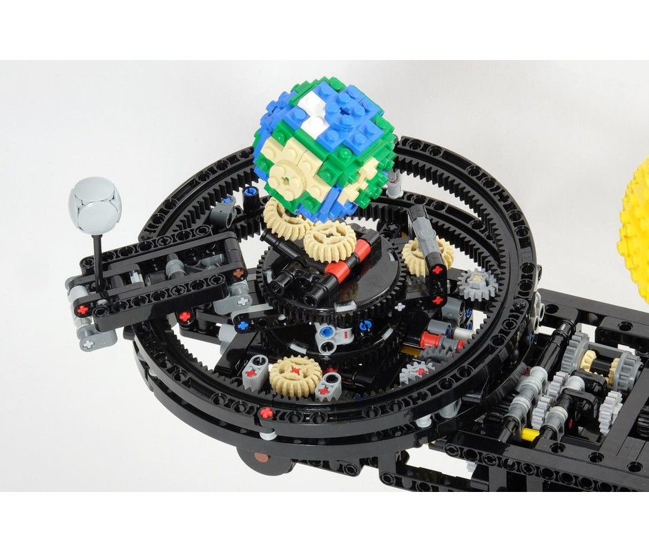 LEGO MOC Sun Earth Moon Orrery (Reduced Part Count) by marian ...