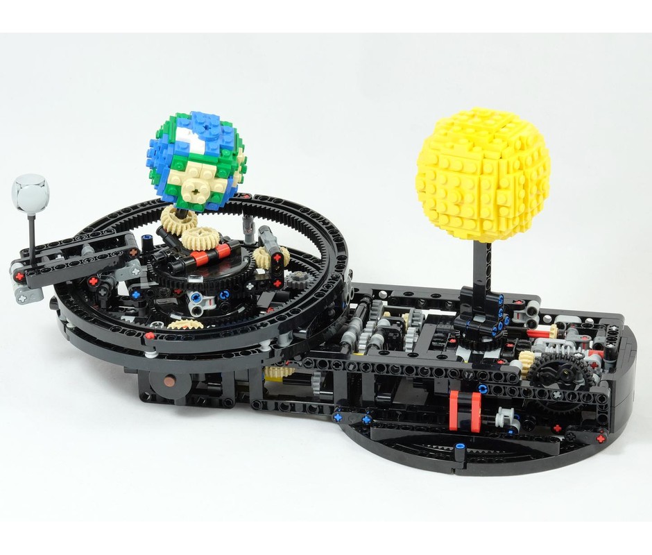 LEGO MOC Sun Earth Moon Orrery (Reduced Part Count) by marian ...