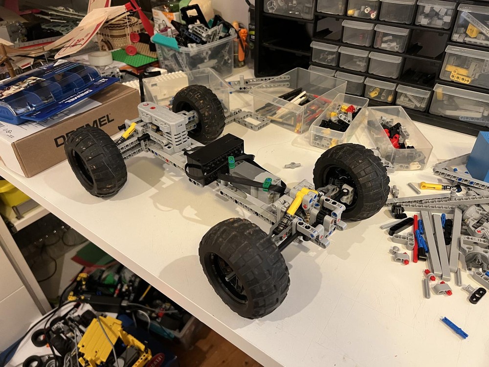 LEGO MOC Fast 4WD Chassis by saulquinn | Rebrickable - Build with LEGO