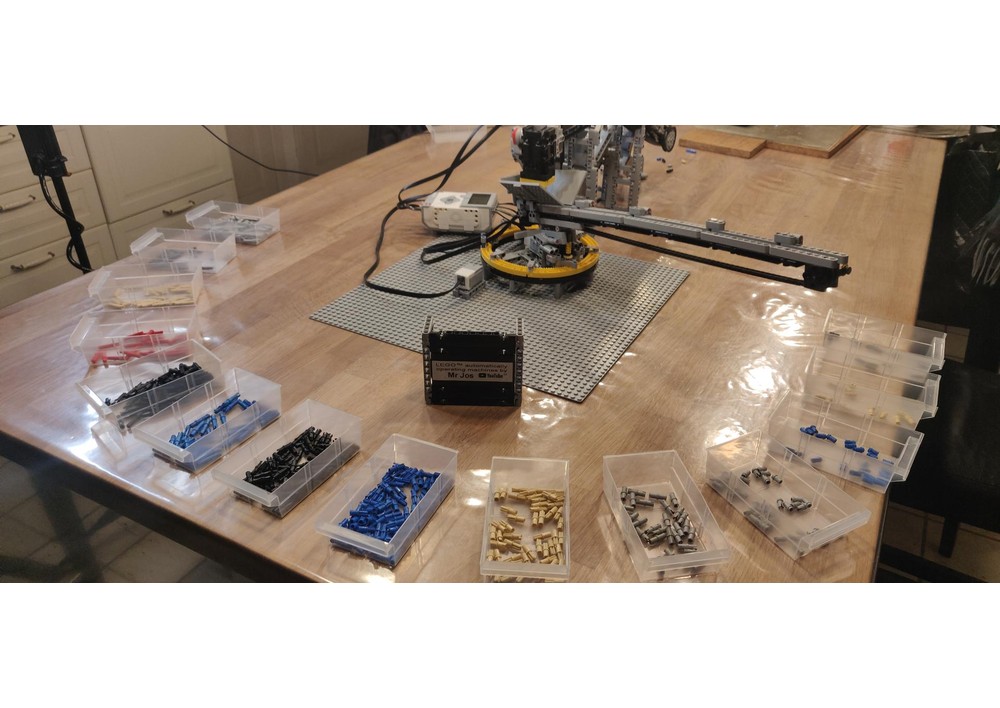 LEGO MOC Pin Sorting Machine with feeding conveyors - Program included ...