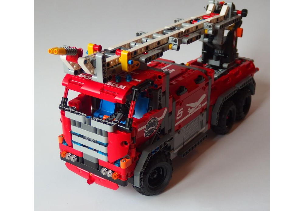 LEGO MOC Fire truck by Repcovsky | Rebrickable - Build with LEGO