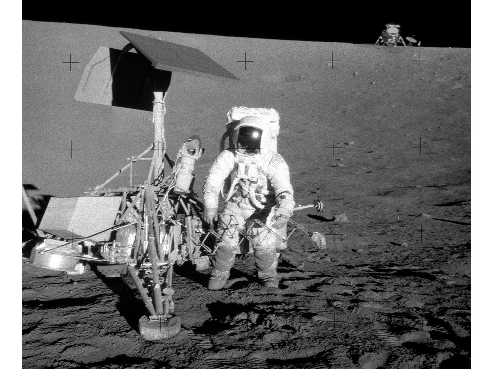 LEGO MOC Surveyor 3 - 1:110 scale - for Apollo12 recreation by uberdude ...