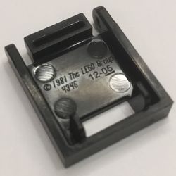 LEGO PART 4346 Box 2 x 2 x 2 Door with Slot | Rebrickable - Build with LEGO