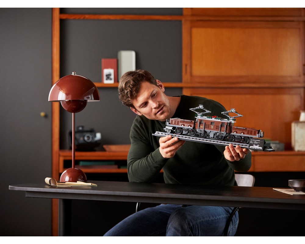 LEGO Set 10277-1 Crocodile Locomotive (2020 Icons) | Rebrickable ...