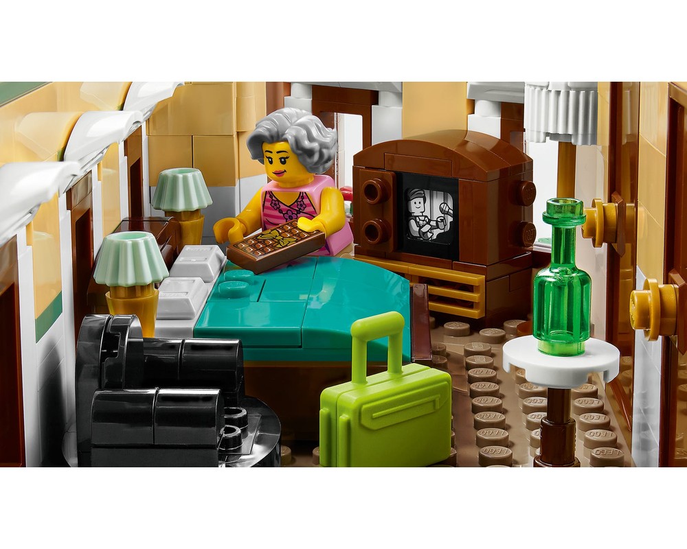 LEGO Set 10297-1 Boutique Hotel (2022 Modular Buildings) | Rebrickable ...