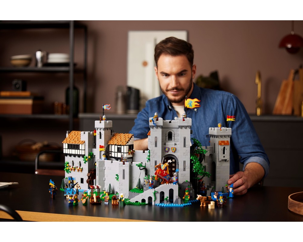 LEGO Set 10305-1 Lion Knights' Castle (2022 Icons) | Rebrickable ...