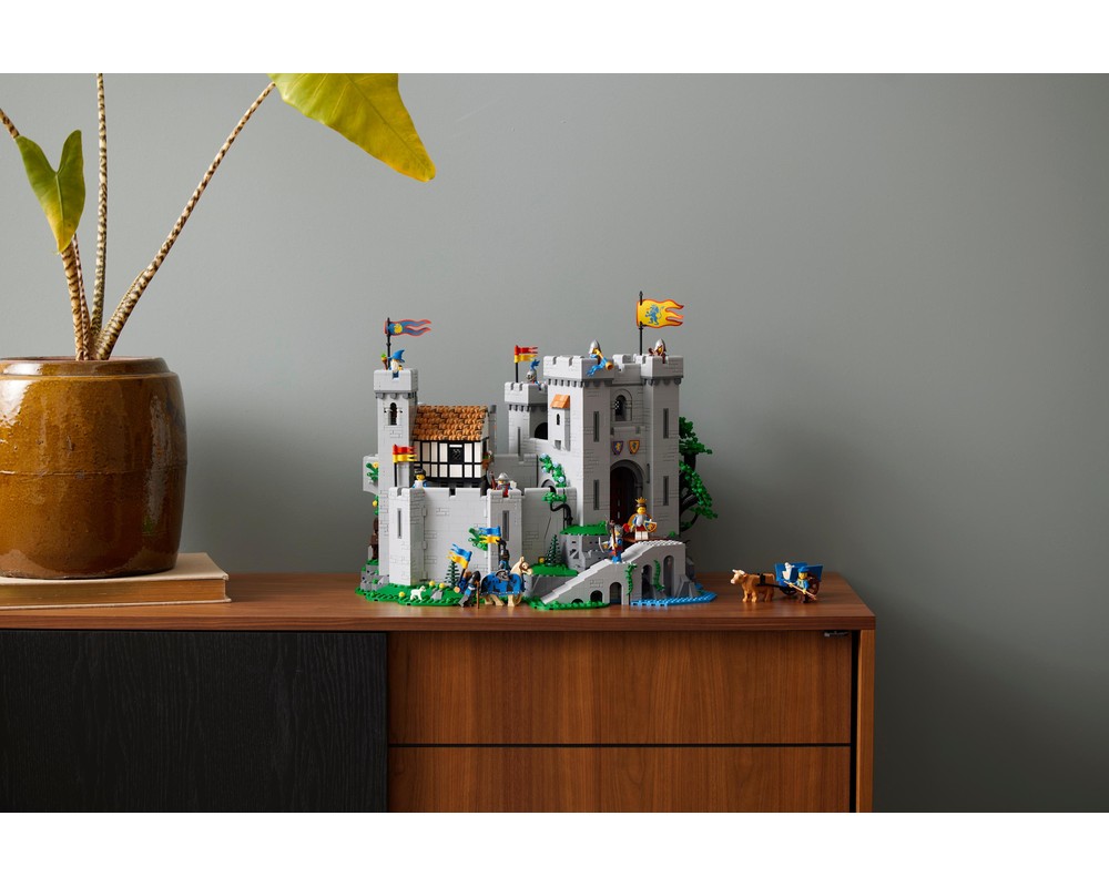 LEGO Set 10305-1 Lion Knights' Castle (2022 Icons) | Rebrickable ...