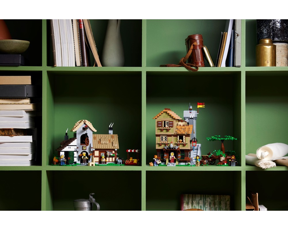 LEGO Set 10332-1 Medieval Town Square (2024 Icons) | Rebrickable ...